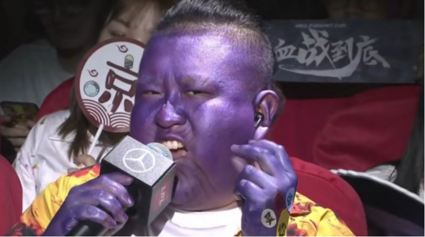 JDG主持人再出新COS灭霸爆笑全场，已成为观众快乐源泉_cos