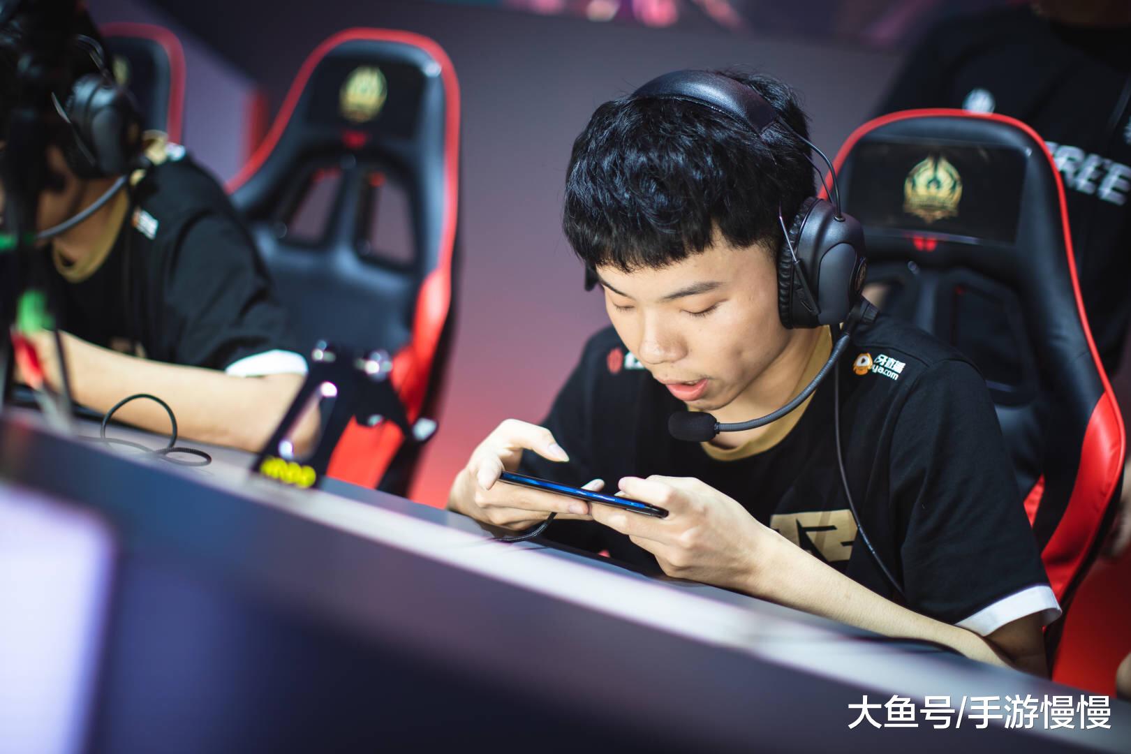 XQ九尾试训RNGM成功，关注所有队员，“天才选手”将取代暴风锐_xq