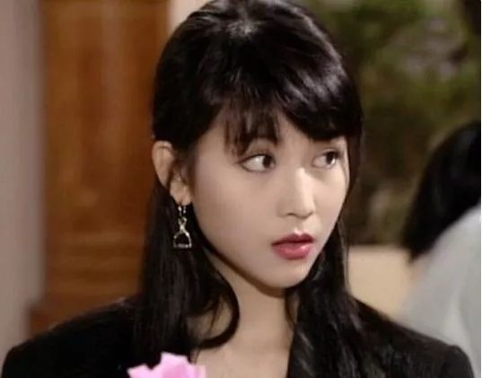 【淡妆都美过现在的女演员！】TVB90年代女神级10大花旦，什么角色都hold得住！_代表作