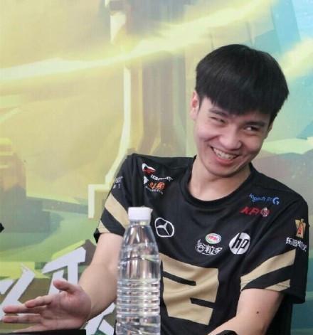 S8全球总决赛RNG全员出征服定妆照曝光，Mlxg化身成为哈利波特！-搜狐大视野-搜狐新闻