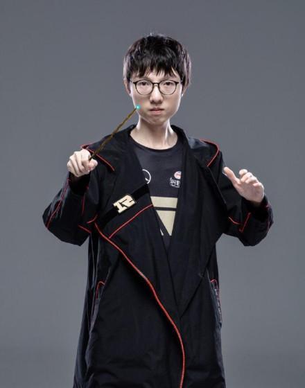 S8全球总决赛RNG全员出征服定妆照曝光，Mlxg化身成为哈利波特！-搜狐大视野-搜狐新闻