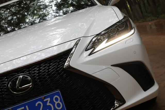 穿着运动服的绅士-----试驾雷克萨斯ES260 F Sport_搜狐汽车_搜狐网