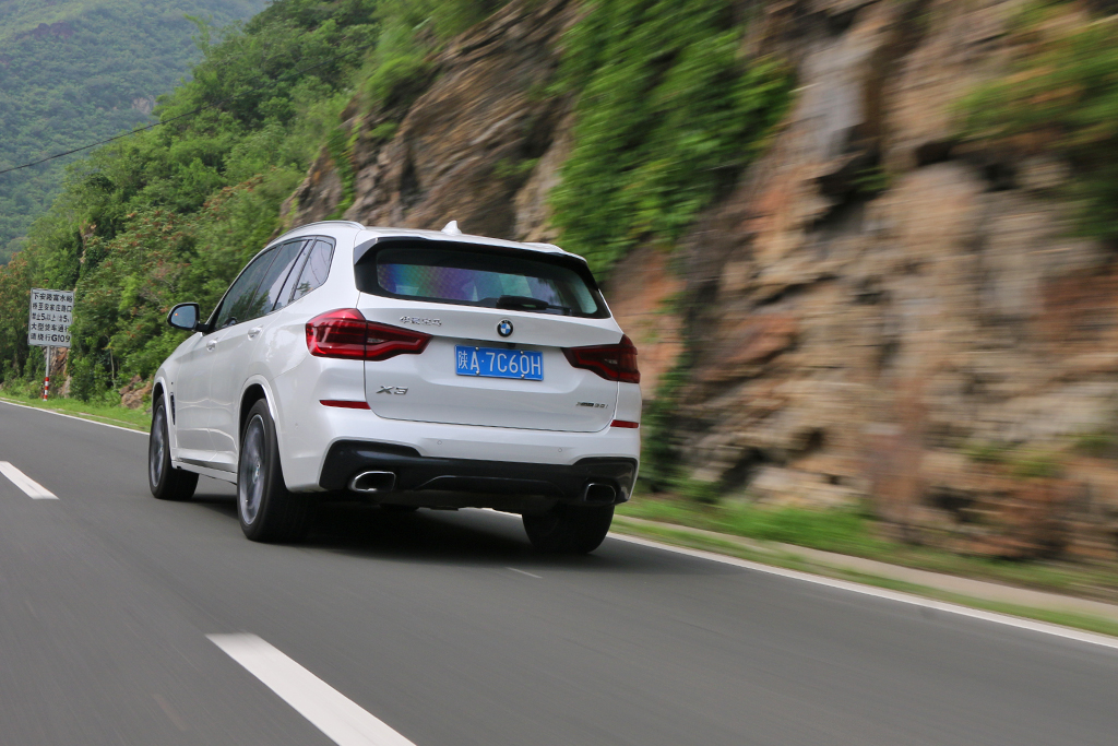 长江后浪推前浪 蔚来ES6挑战宝马X3_搜狐汽车_搜狐网