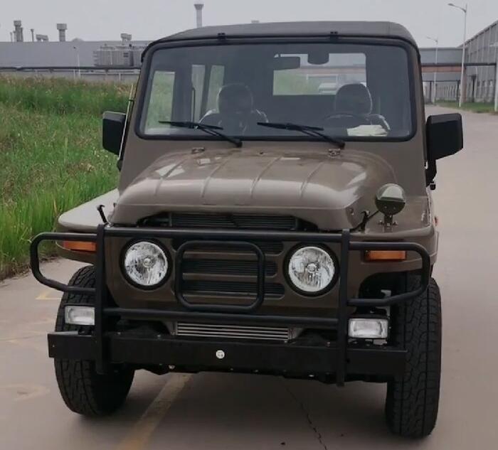 厂区实拍新款三门版北汽BJ212，换全新大屏内饰，空间表现真不错_搜狐汽车_搜狐网