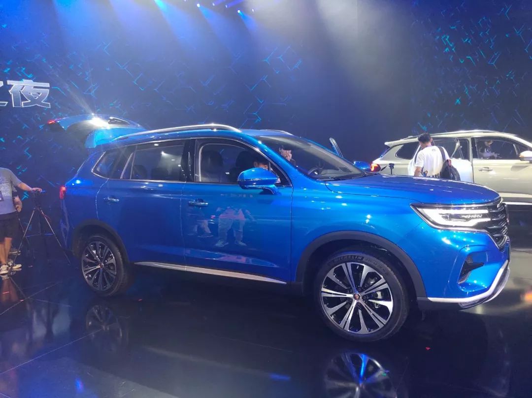 全新荣威RX5MAX正式亮相，搭载2.0T发动机，售价10.68万起！_搜狐汽车_搜狐网