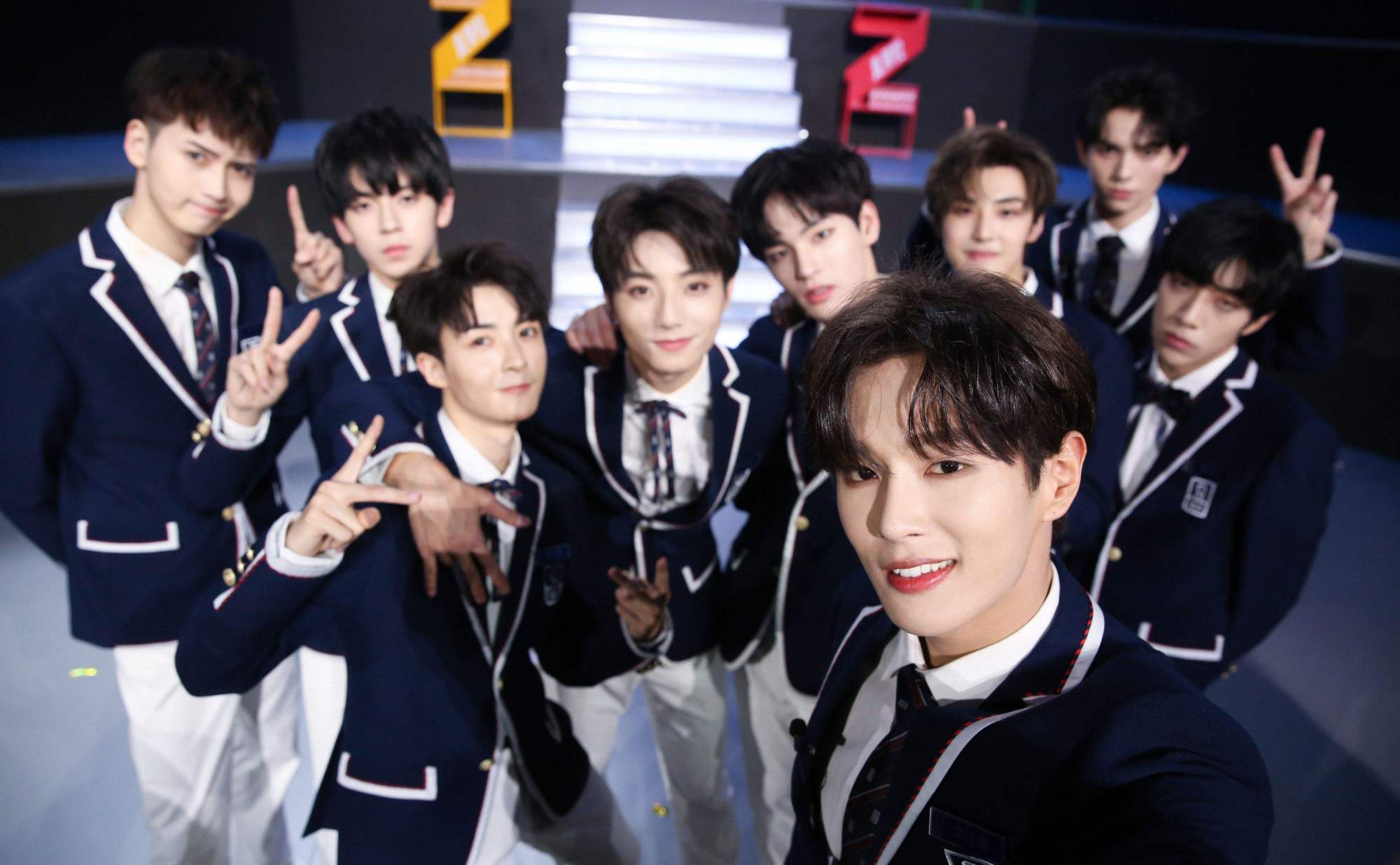 UNINE、R1SE首次对抗在超新星运动会，迎团而上不是终点_团体