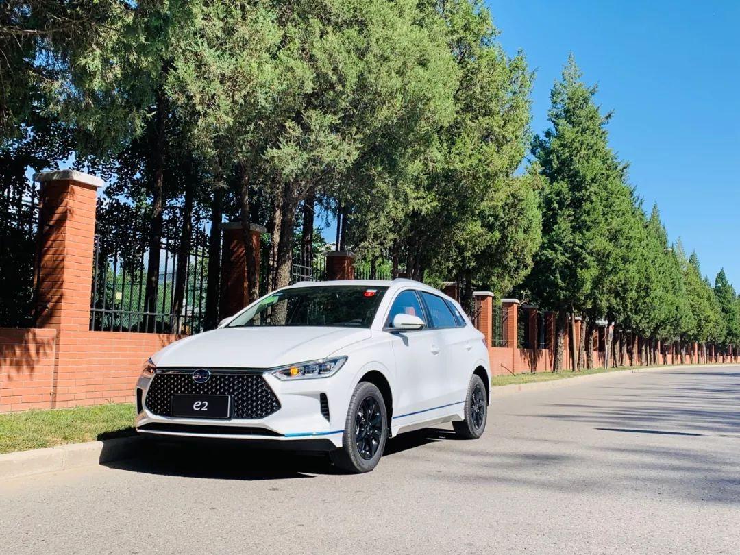 补贴后售价8.98~11.98万元，续航305/405km，比亚迪e2上市_搜狐汽车_搜狐网