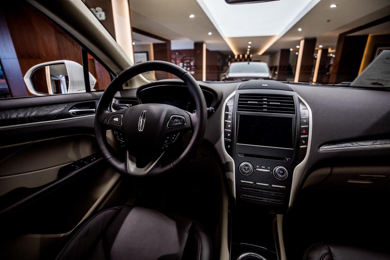 火力覆盖年轻人购车痛点，林肯MKC比国产凯迪拉克XT4更值得推荐_搜狐汽车_搜狐网