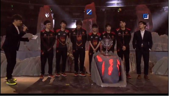 Fpx勇夺夏季赛冠军，刘青松获得fmvp，传奇还将继续_fpx