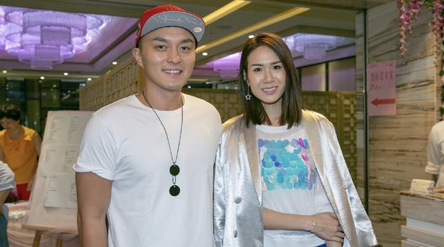 TVB小生杨明为庄思明母亲贺寿有望做8亿女婿，两人身份悬殊感情稳定-搜狐大视野-搜狐新闻