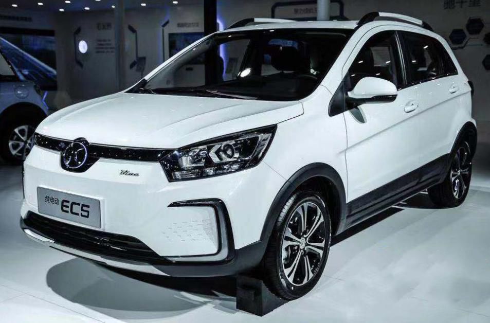 不爱豪车独爱新能源，IT精英百人看车团走进北汽新能源展台_搜狐汽车_搜狐网