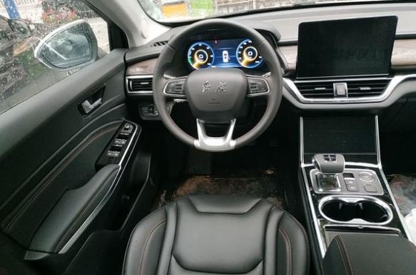 小伙喜提红旗E-HS3，续航407公里，自豪道：我是首批车主_搜狐汽车_搜狐网