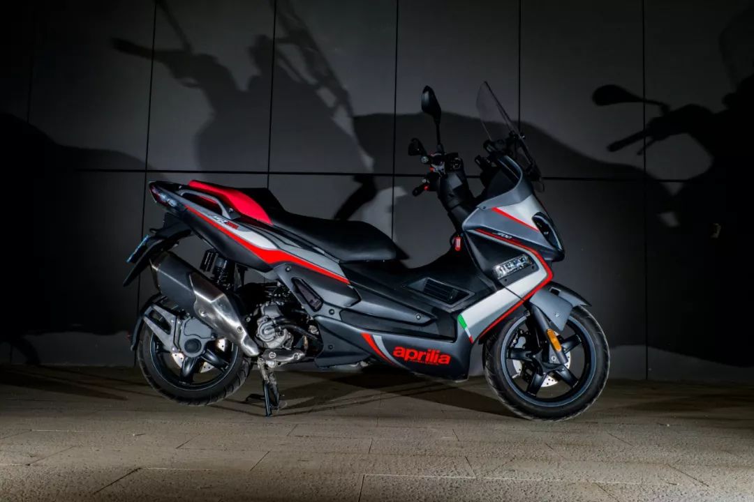 这是一辆需要说明书才能解锁的车|摩托派 SR Max300静态测评_搜狐汽车_搜狐网