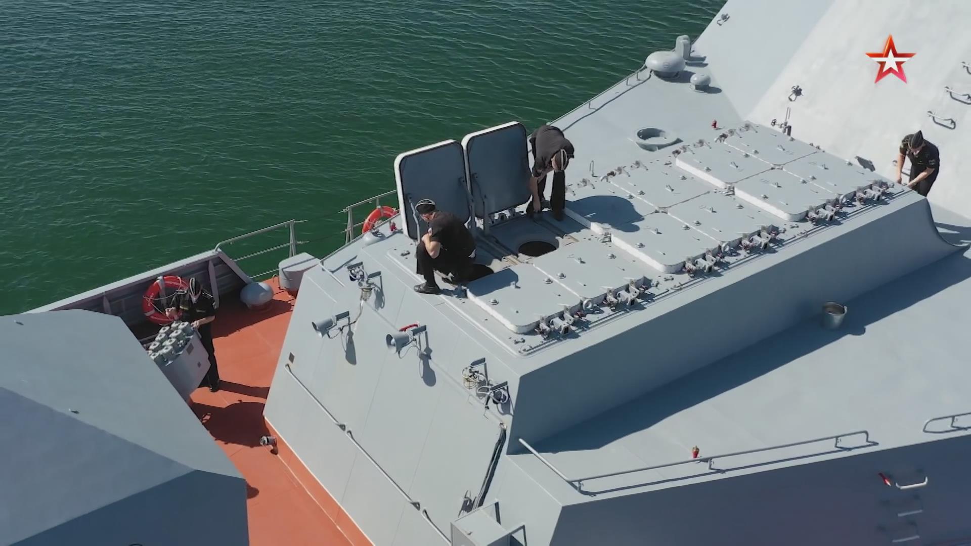 真大！俄军罕见曝光舰载垂发系统，尺寸堪比中国055/052D舰_导弹