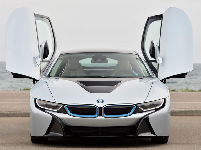 200万宝马i8开进山沟里，就为摘猕猴桃？网友：真香_搜狐汽车_搜狐网