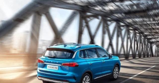 荣威RX5 MAX配备了更精准的AR实景导航_搜狐汽车_搜狐网