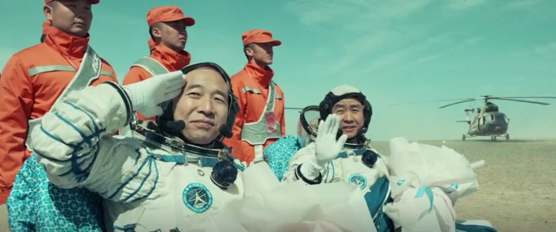 “白昼流星”,它的名字也叫“中国奇迹”。 少年