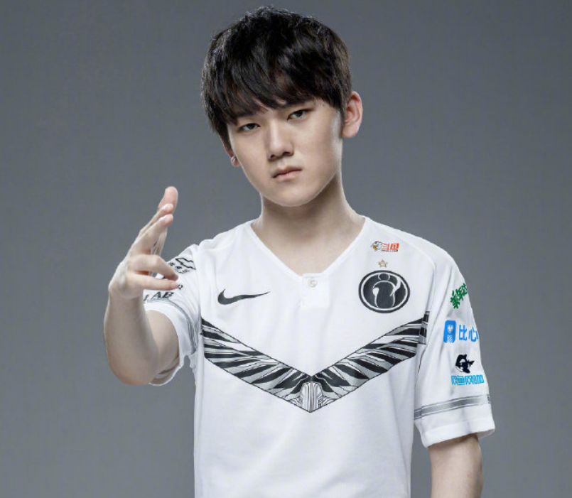 IG拍S赛定妆照，Theshy冷酷无情，193教练直接没了？-搜狐大视野-搜狐新闻