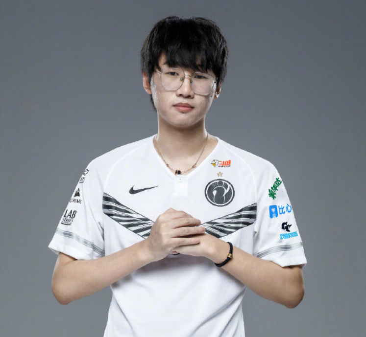 IG拍S赛定妆照，Theshy冷酷无情，193教练直接没了？-搜狐大视野-搜狐新闻