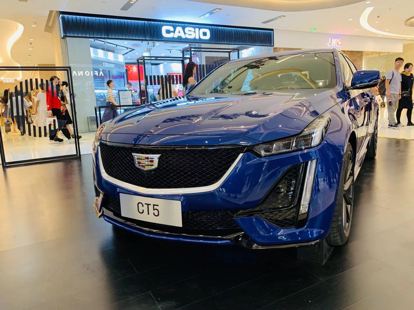 万象城“人气焦点”! “斑马纹理”下的凯迪拉克CT5亮相_搜狐汽车_搜狐网