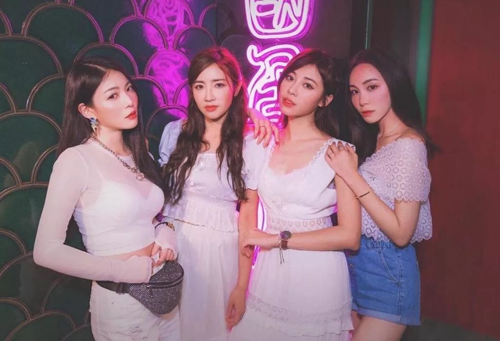 《东张西望》32D女神突然被TVB炒鱿鱼，过档友台拍剧转型做KOL！原因竟是..._林泳淘