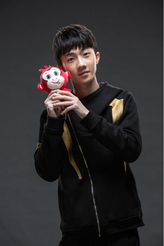 LPL第一表情包制作选手ZZR即将在B站开播，他又回来搞事情了_直播