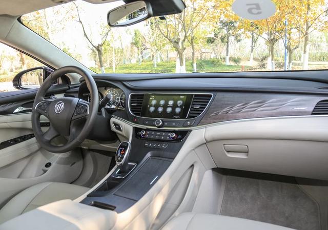 别盯着亚洲龙不放！它轴距超2米9比A6L舒服，22万配241马力+9AT_搜狐汽车_搜狐网