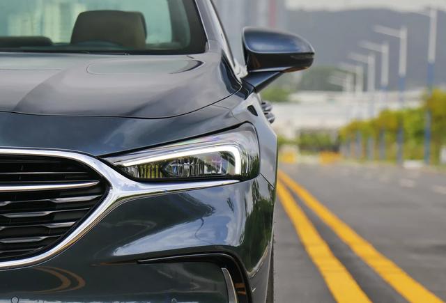 别盯着亚洲龙不放！它轴距超2米9比A6L舒服，22万配241马力+9AT_搜狐汽车_搜狐网