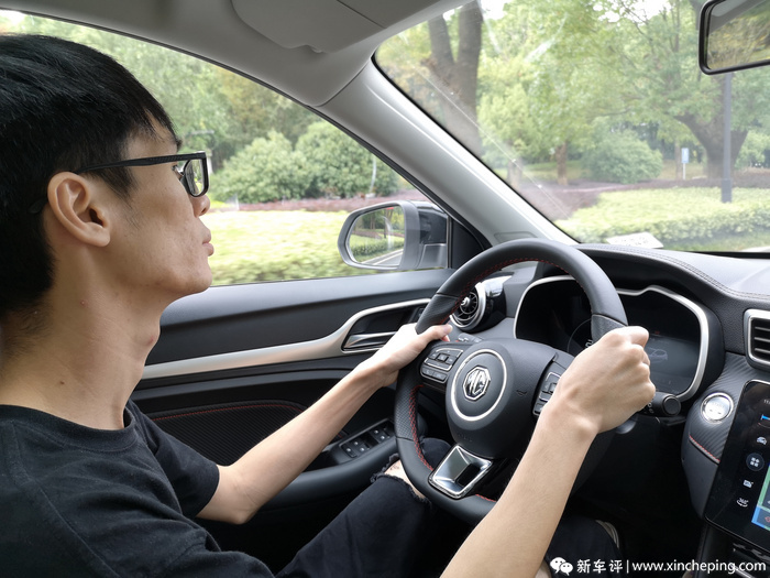 名爵ZS 1.3T首试：1.3T+爱信6AT，年轻人想要的都给你_搜狐汽车_搜狐网