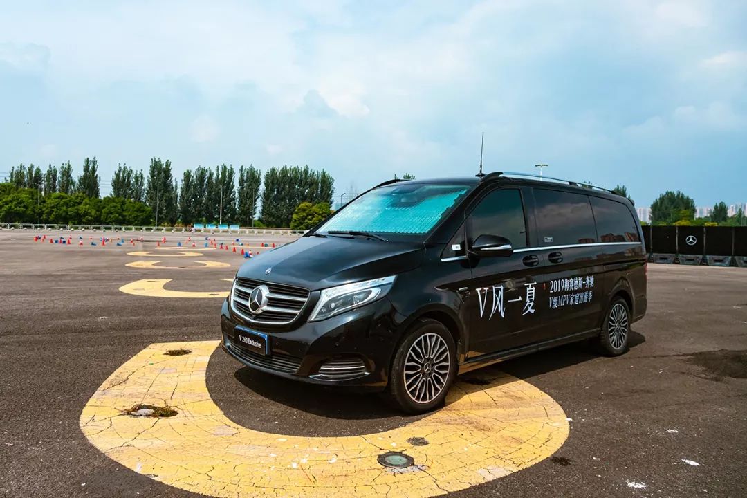 毋庸置疑的VIP礼遇 试乘梅赛德斯-奔驰 V 260 L_搜狐汽车_搜狐网