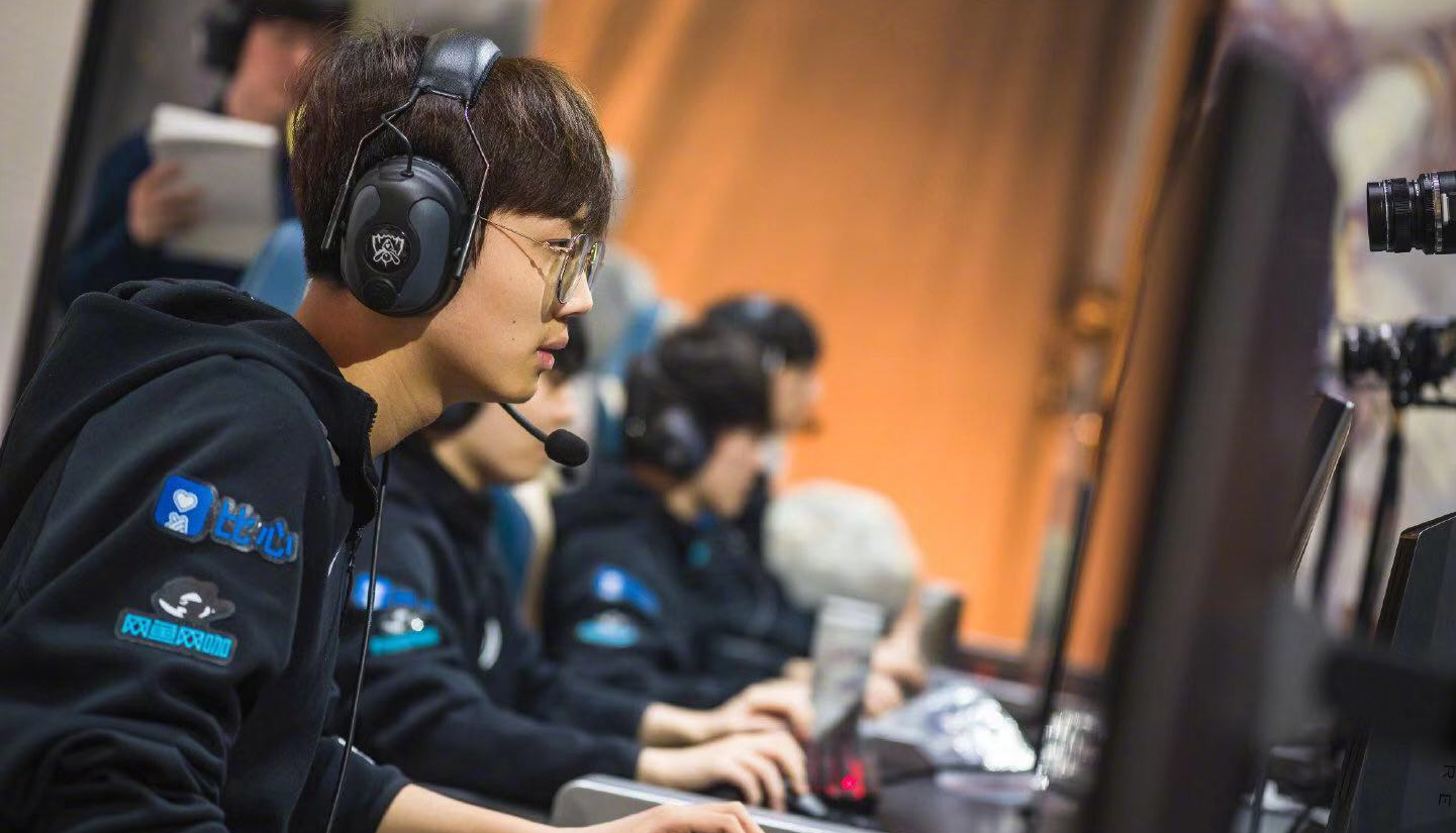 S9小组赛IG不敌DWG无缘小组第一，但比心签约战队IG必定出线_比赛