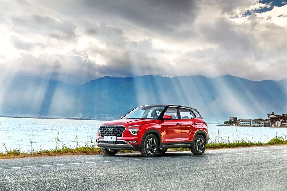 北京现代新一代ix25抢先试驾：配置太丰富，缤智和XRV的劲敌_搜狐汽车_搜狐网