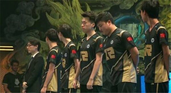 历届S赛经典战役：RNG和OMG让人铭记，SKT上演王朝之战_比赛