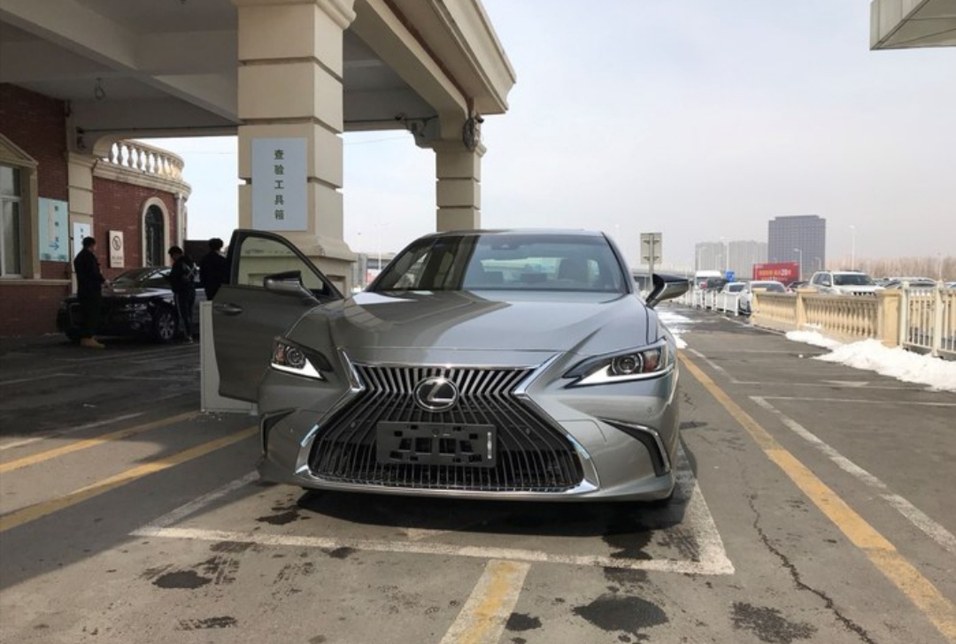 打算买雷克萨斯ES200，朋友却说不如买个A6L低配，纠结了_搜狐汽车_搜狐网