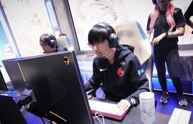 S9小组赛综述：LCK LEC强势崛起 RNG遗憾出局_比赛