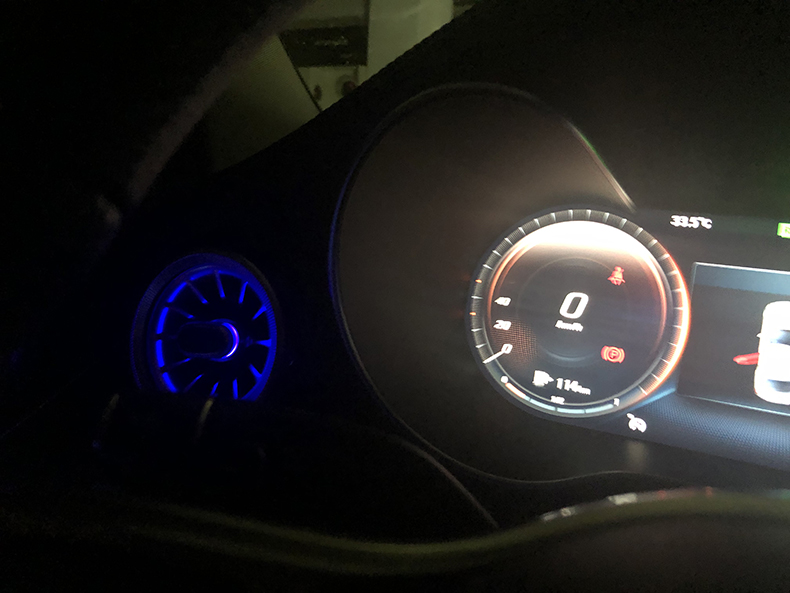 19款奔驰C260L升级64色氛围灯改装氛围灯发光涡轮出风口_搜狐汽车_搜狐网