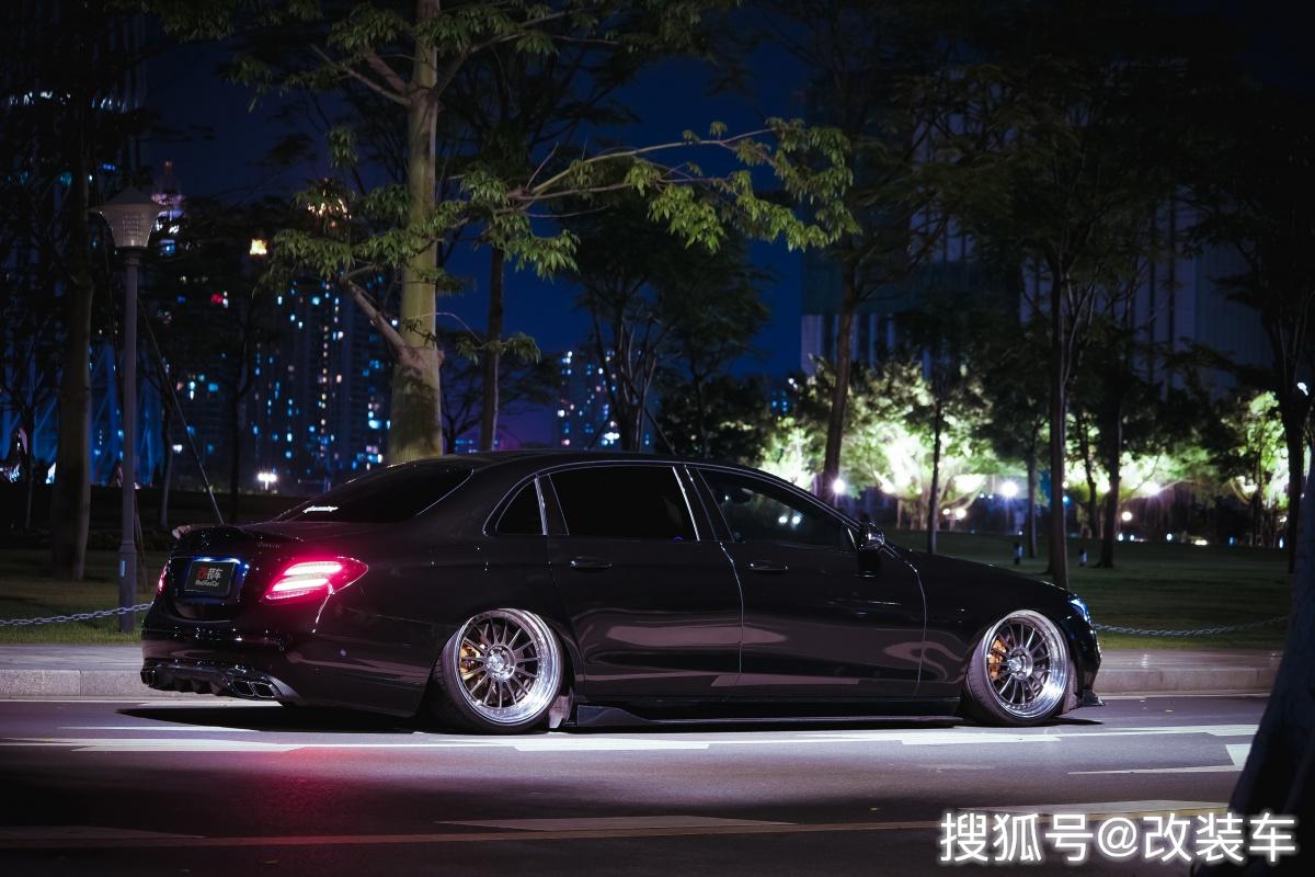 黑武士搭配轻VIP风格，这台奔驰E320L散发着逼人的杀气！_搜狐汽车_搜狐网