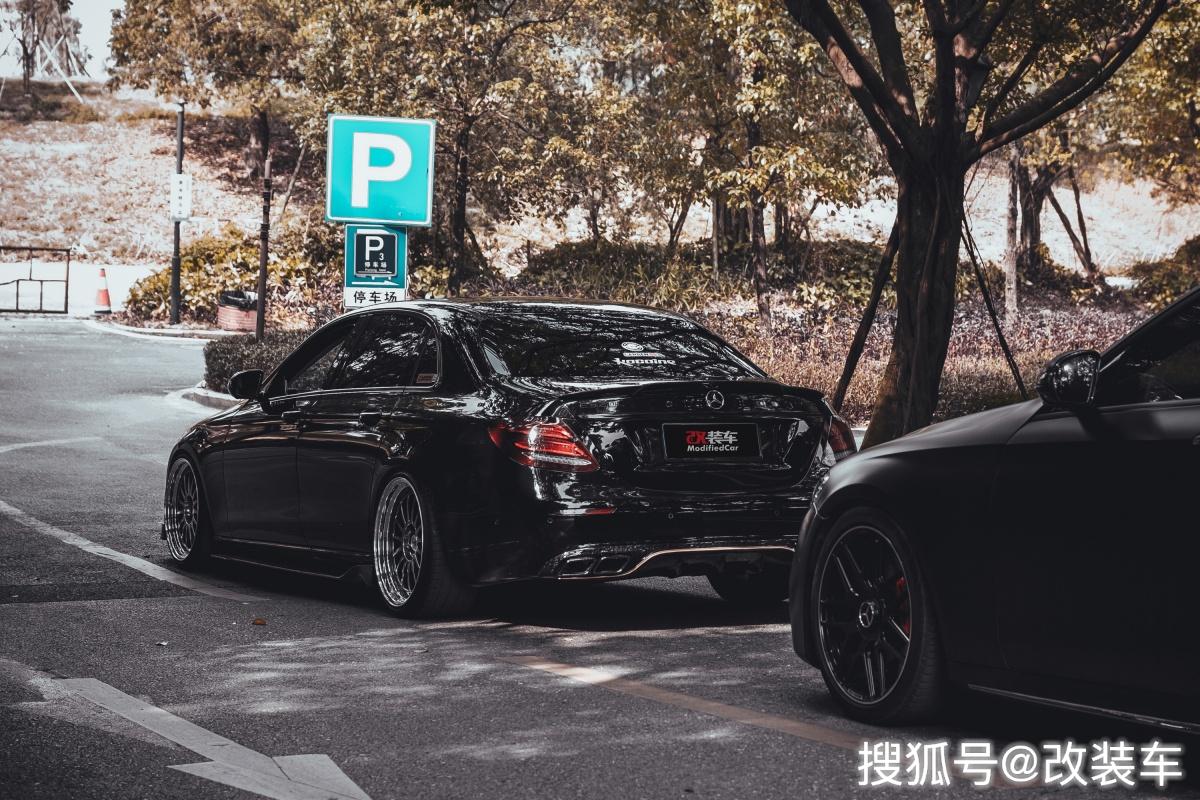 黑武士搭配轻VIP风格，这台奔驰E320L散发着逼人的杀气！_搜狐汽车_搜狐网