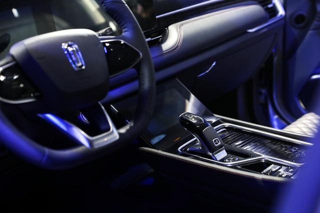 一汽奔腾旗舰SUV奔腾T99上市，2.0T+8AT，14.99万开卖！_搜狐汽车_搜狐网