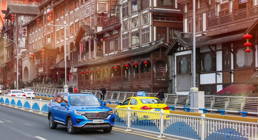 试驾智能座舱荣威RX5 MAX：自带AR实景导航，征服8D魔幻重庆_搜狐汽车_搜狐网