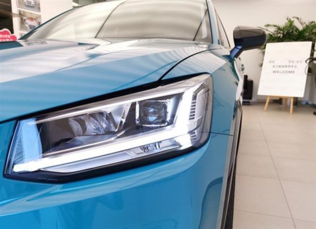全新奥迪Q2L到店实拍，轴距2米6，裸车18.5万，选它还是X1？_搜狐汽车_搜狐网