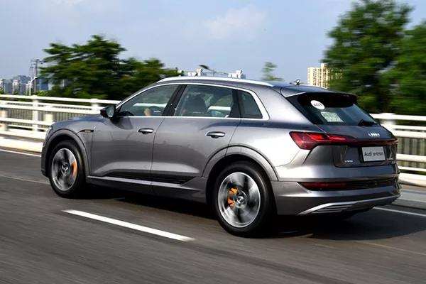 比国产电动车便宜！Q2L e-tron售22.68万起_搜狐汽车_搜狐网