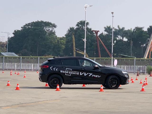 加速快到难受，极速可以爆表，纯电能跑107km，试VV7 PHEV_搜狐汽车_搜狐网