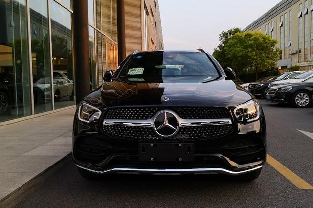 美女花48万元买奔驰GLC260L，说家中的奔驰GLS开起来不太方便_搜狐汽车_搜狐网