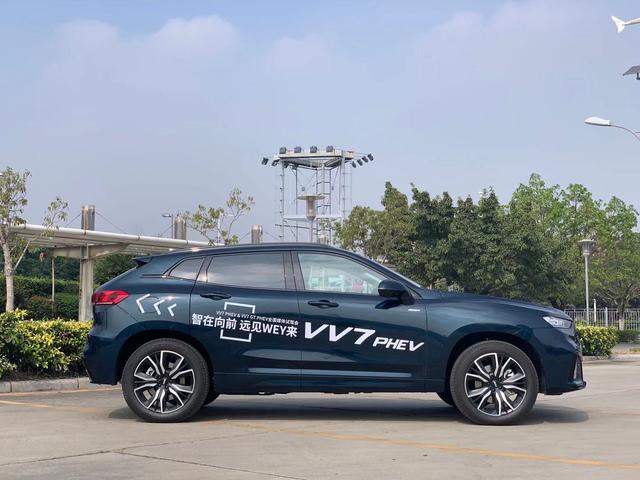 加速快到难受，极速可以爆表，纯电能跑107km，试VV7 PHEV_搜狐汽车_搜狐网
