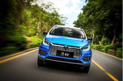 买台车回家过年！帝豪GSe、荣威Ei5、元EV 谁更值得入手？_搜狐汽车_搜狐网