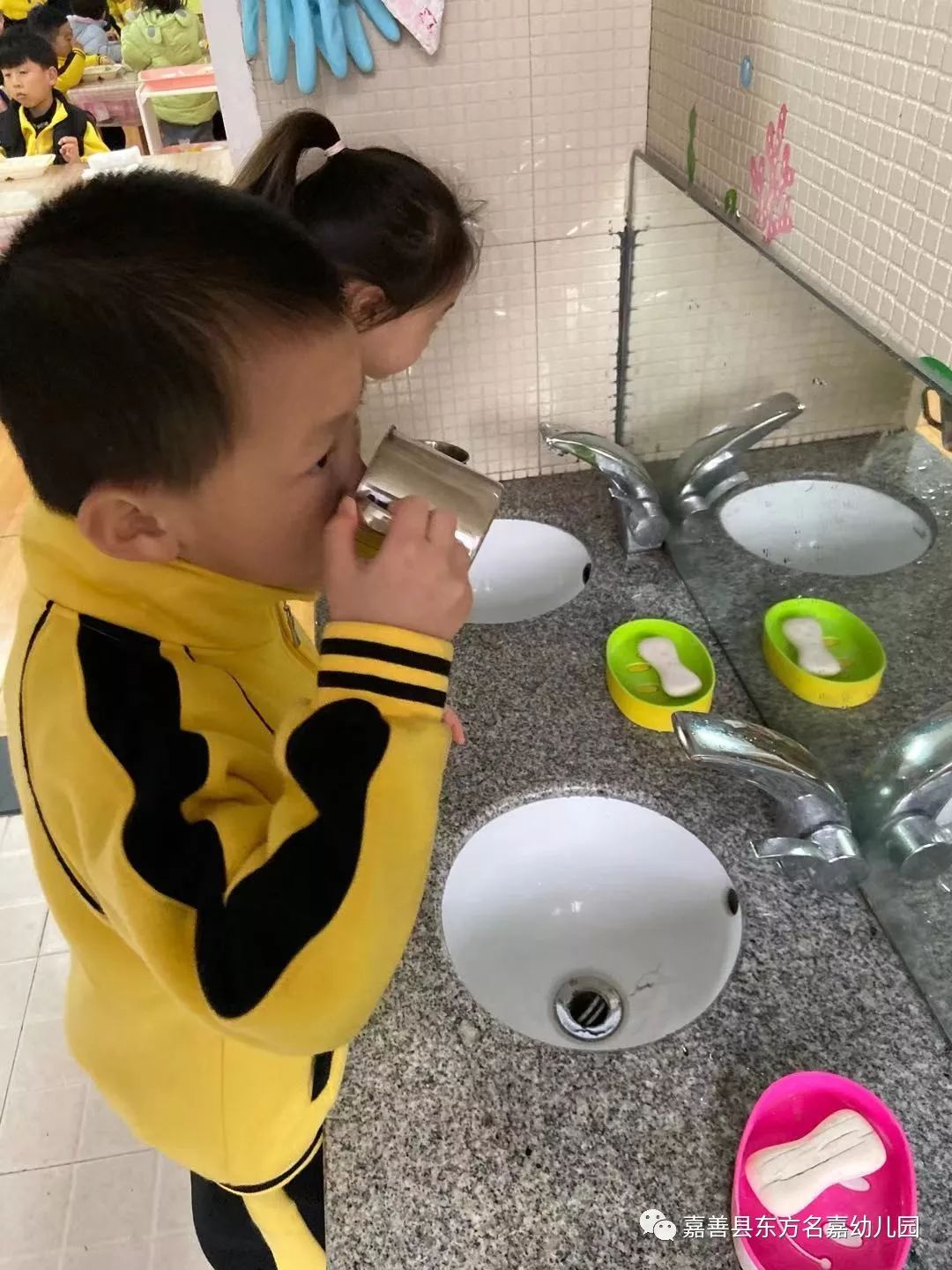幼儿文明礼仪——用餐篇孩子