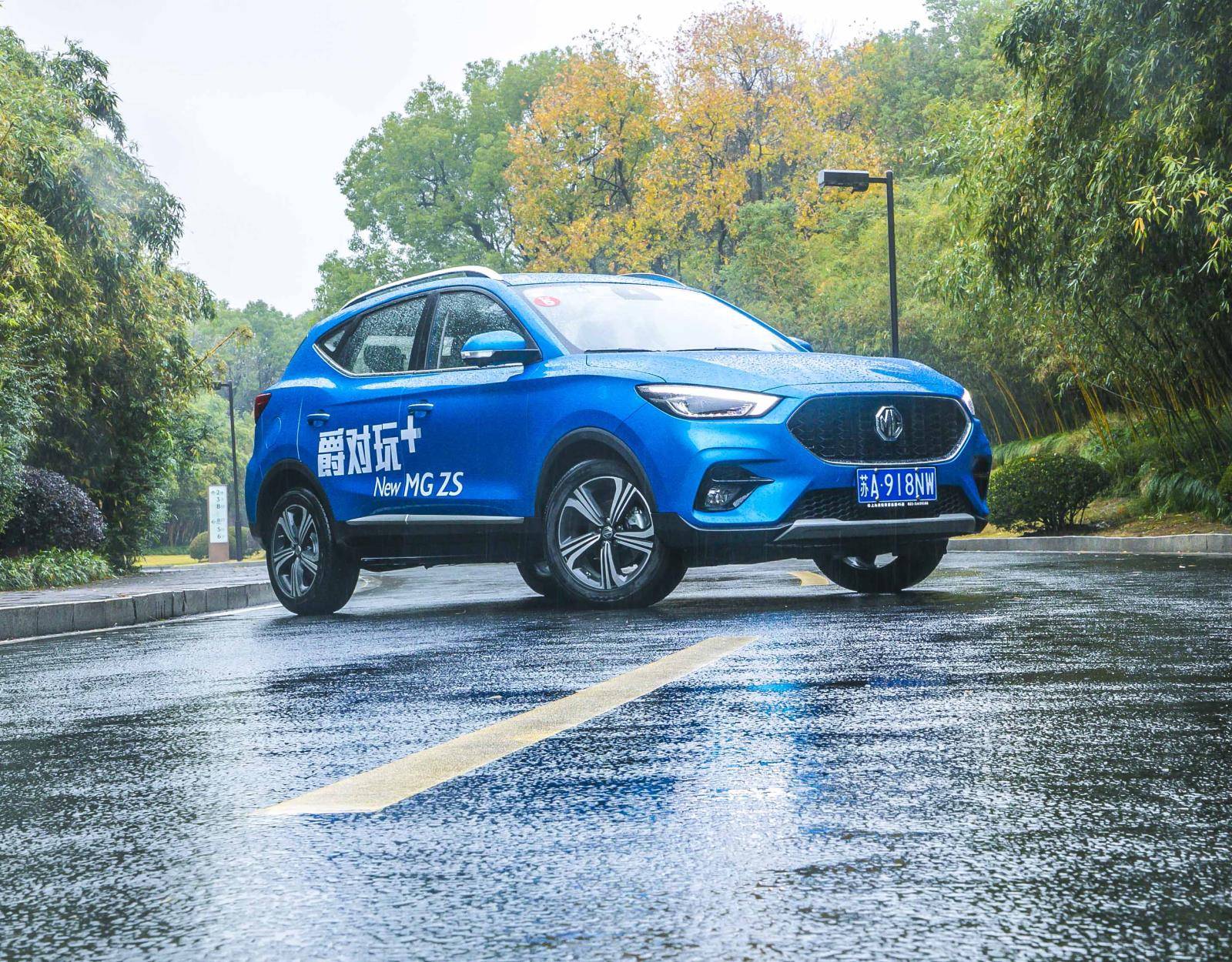 小型SUV搭载L2自动驾驶香不香？省油好开，试驾名爵ZS_搜狐汽车_搜狐网