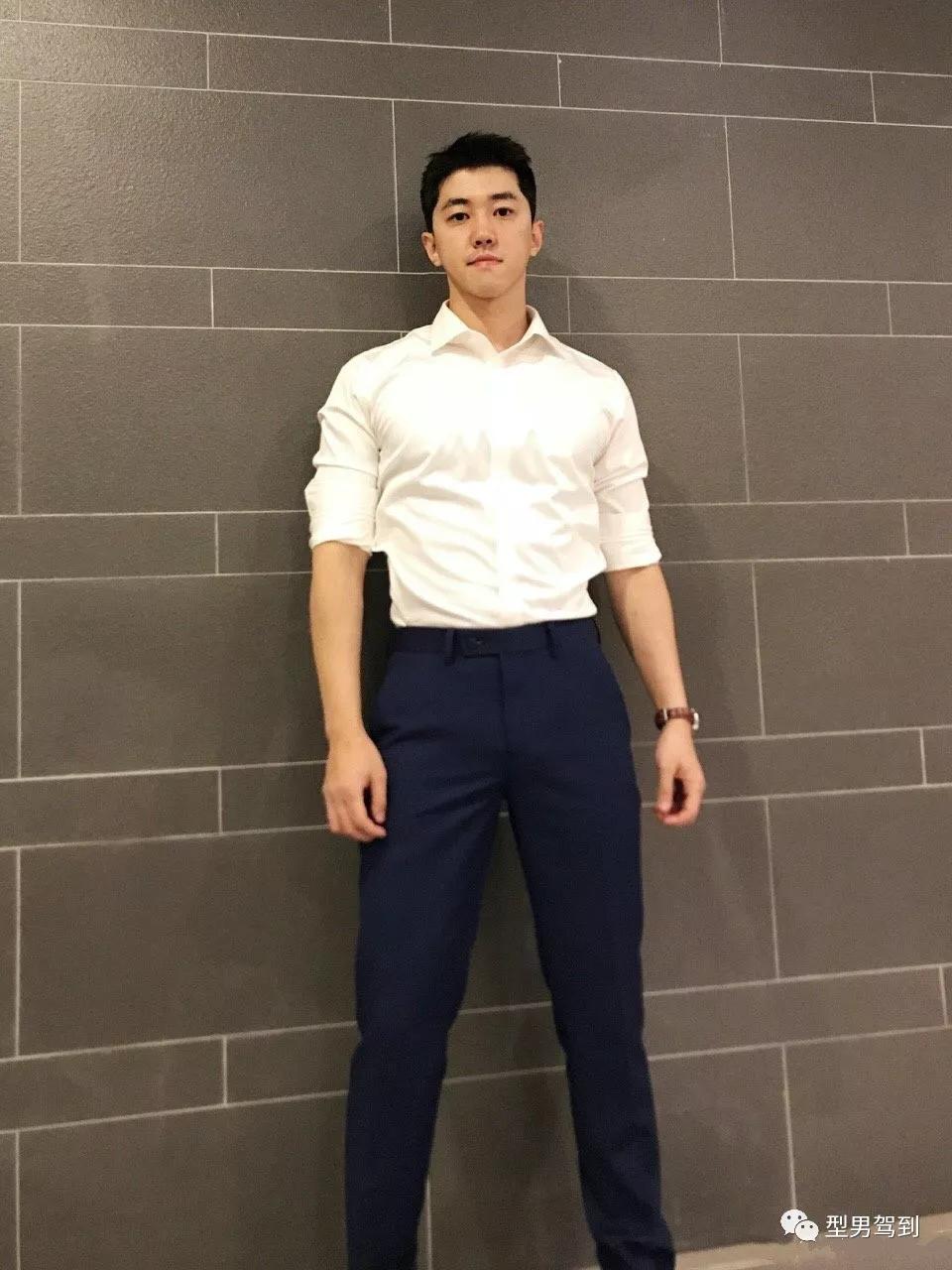 一位28岁上海小伙的穿搭日常，好精致一男的！ Now健身 Fitfit健身fitnessfitappfit助手fit资讯健身计划健身日记管理员微信：now Fit