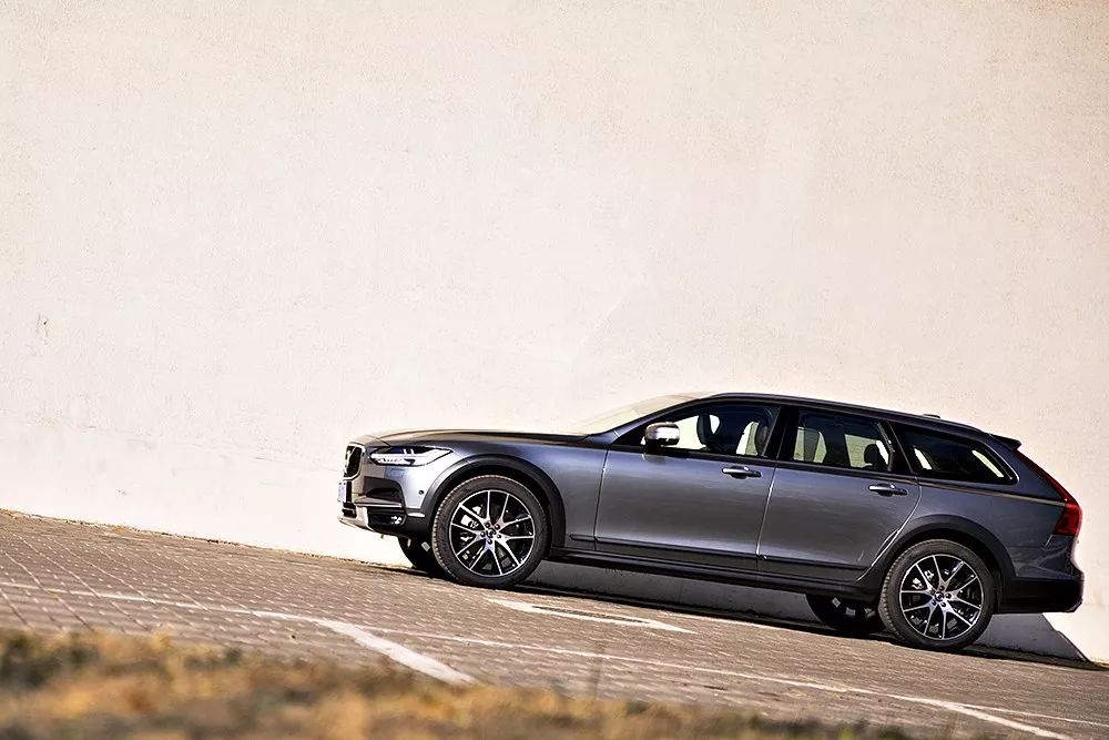 沃尔沃2020款V90 CC：旅行车的韵味非常迷人，配置提升，领航辅助系统仍是主打_搜狐汽车_搜狐网